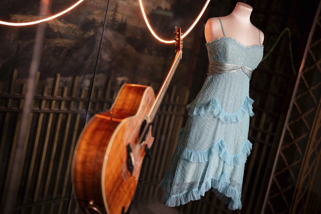 Taylor Swift’s museum era is on full display at London’s V&A | News ...